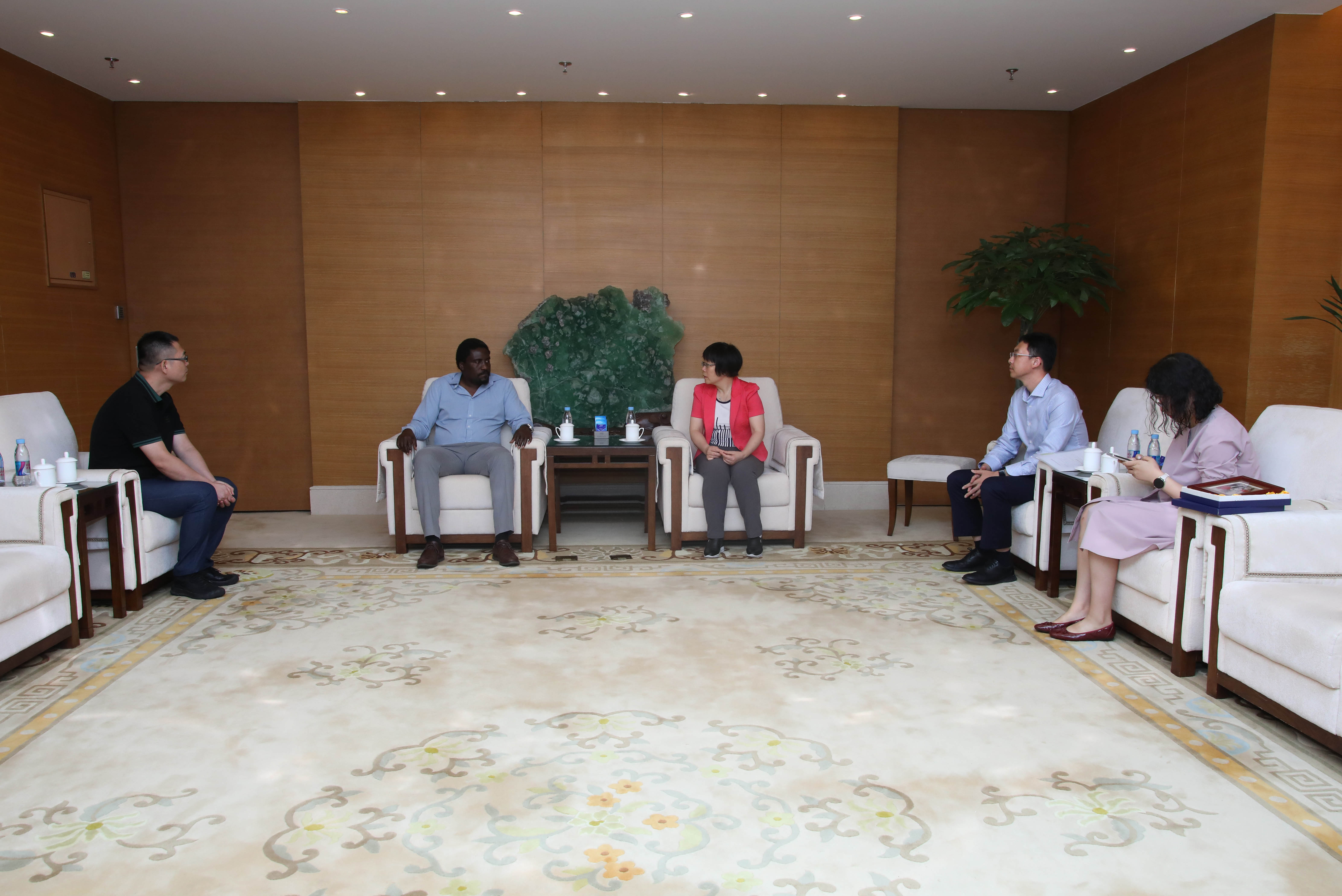 党委书记雷涯邻会见纳米比亚大学校长Kenneth Matengu-中国地质大学（北京）