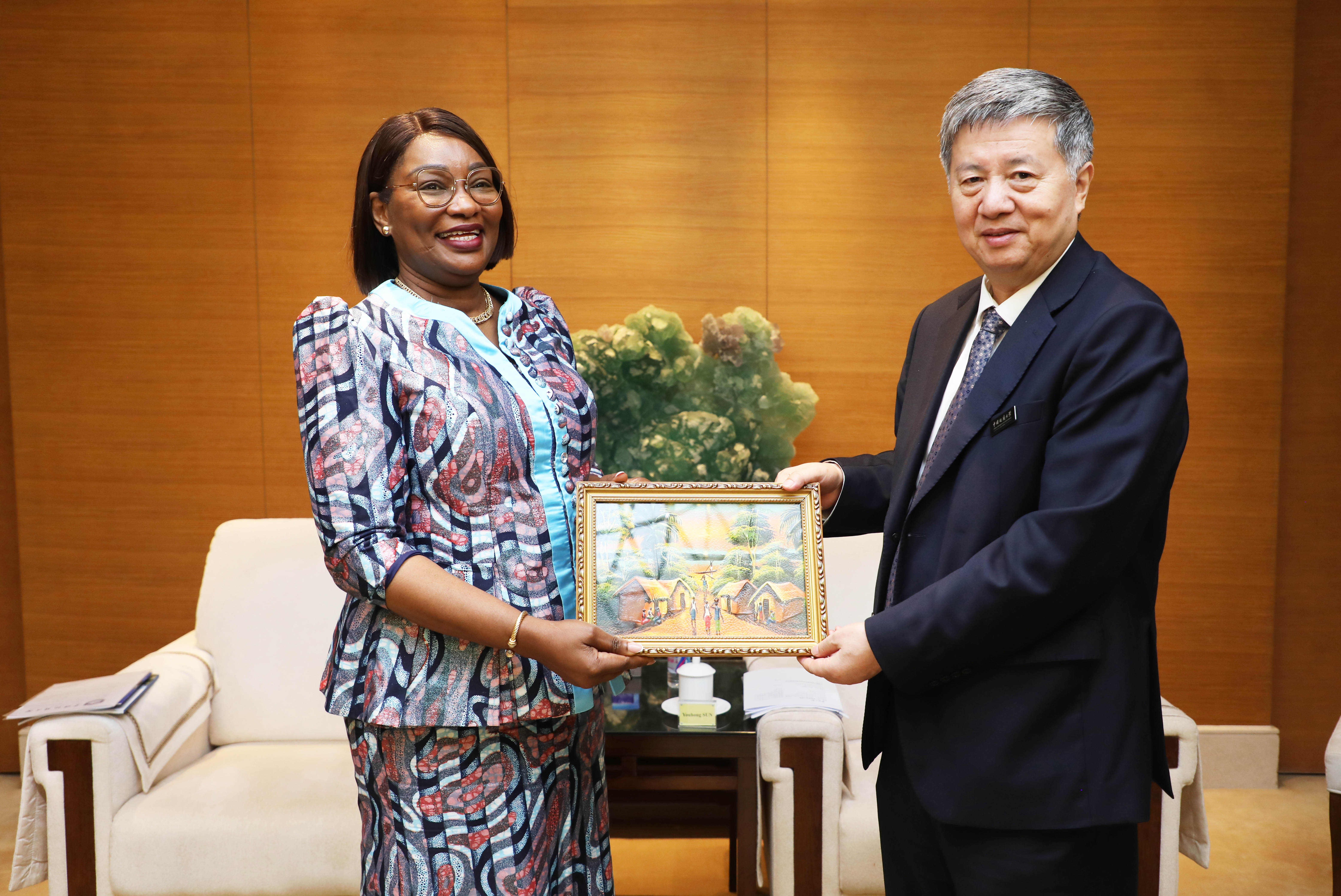 刚果（布）高等教育代表团来访我校-中国地质大学（北京）